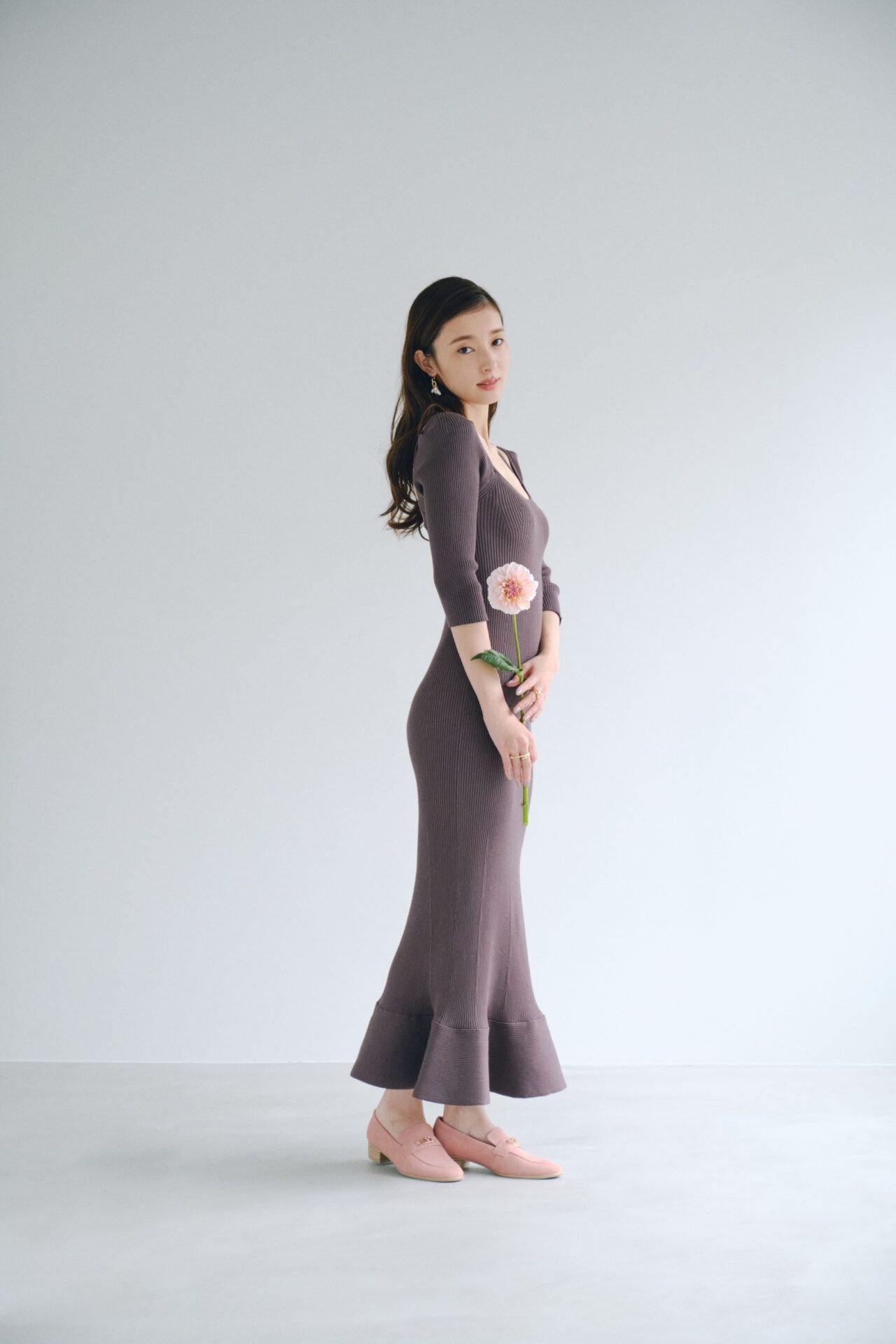 女優・モデルの宮本茉由を起用したSNIDELの心ときめく春のコレクションが到着 | ihme[イフミー]